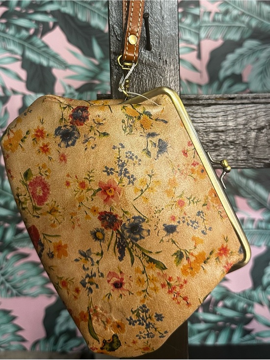 Patricia Nash | Bags | Patricia Nash Prairie Rose Cassini Wristlet Nwot ...